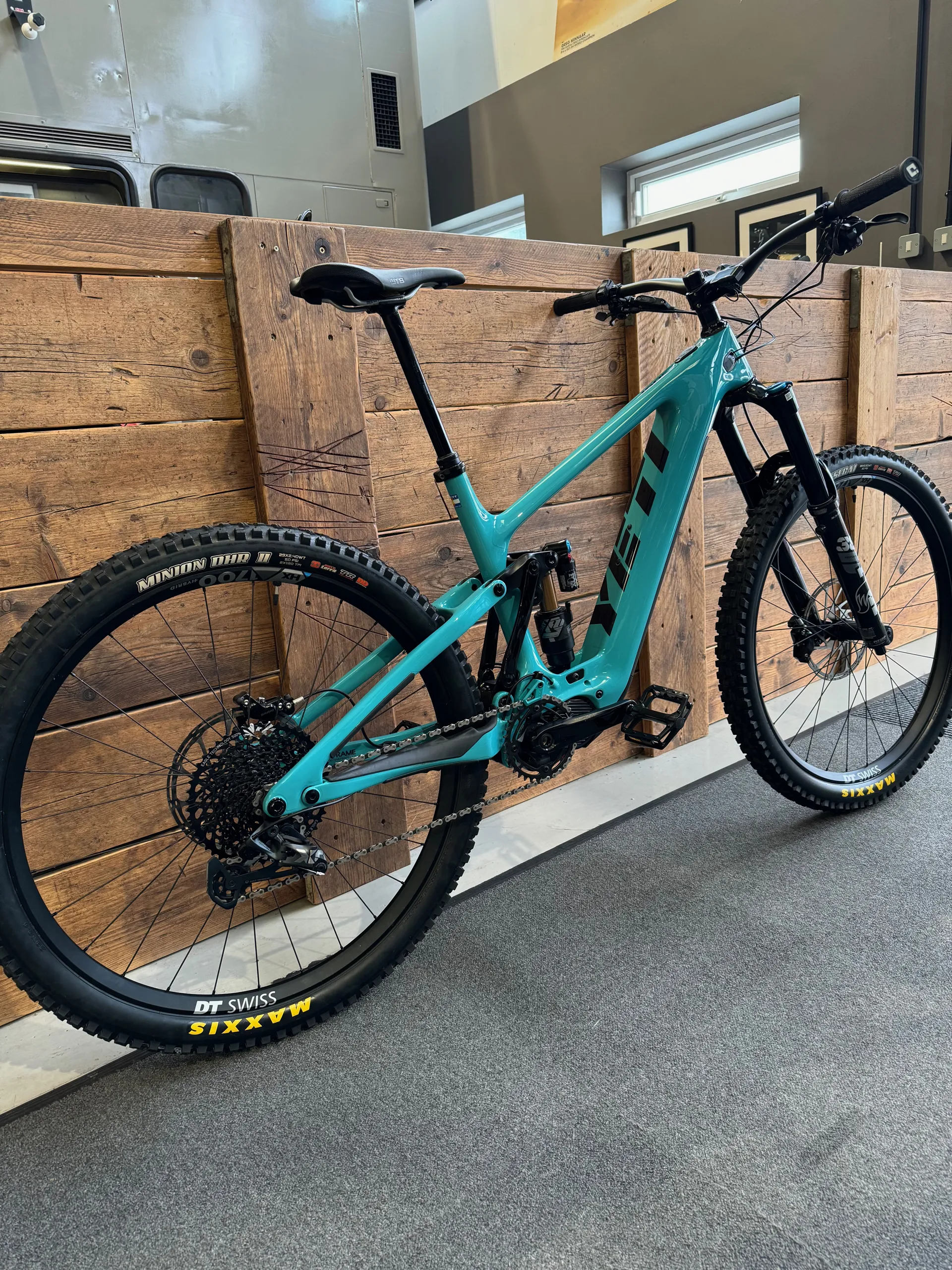 Approved Used Yeti 160e Turquoise Large