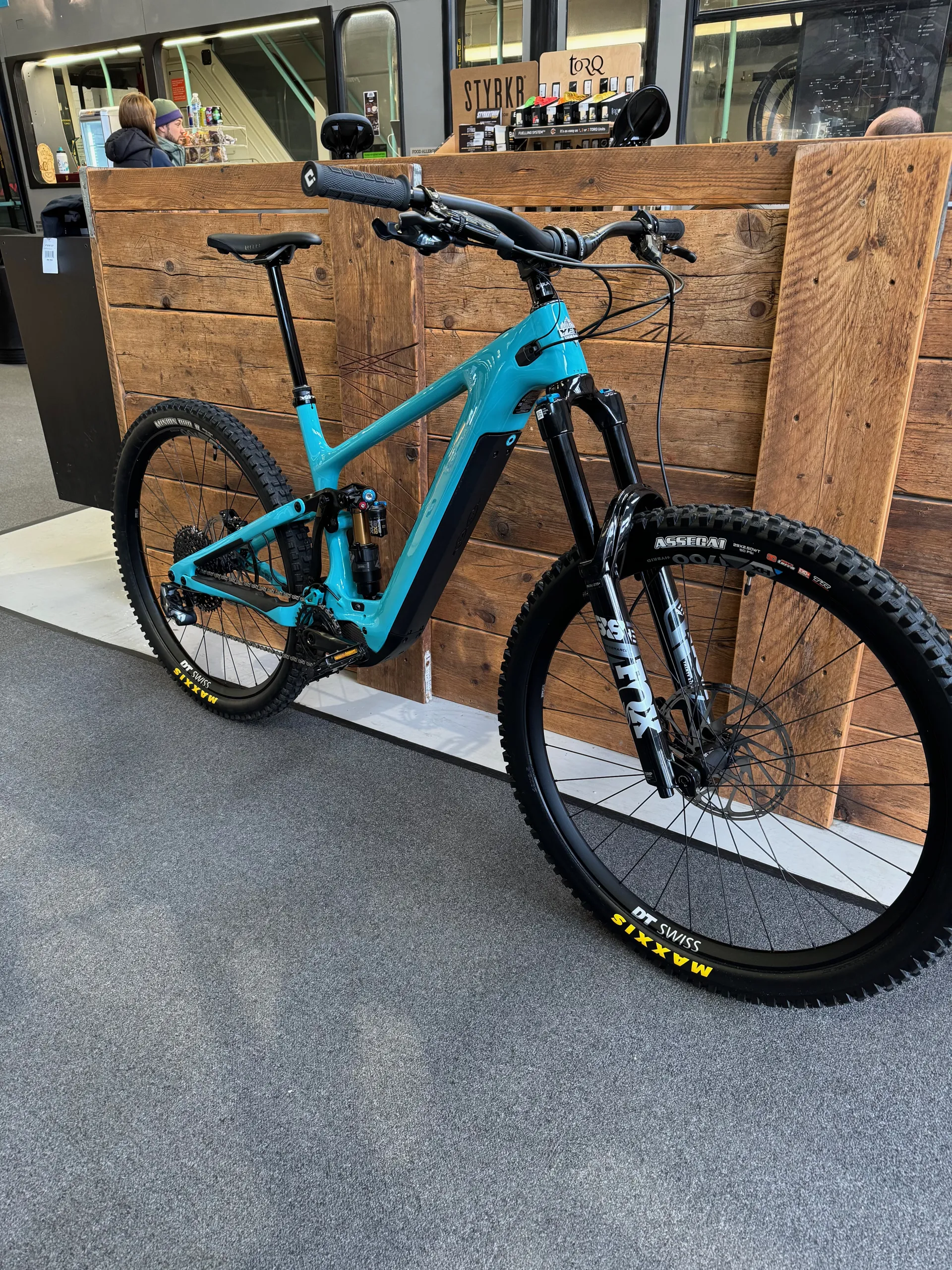 Approved Used Yeti 160e Turquoise Large